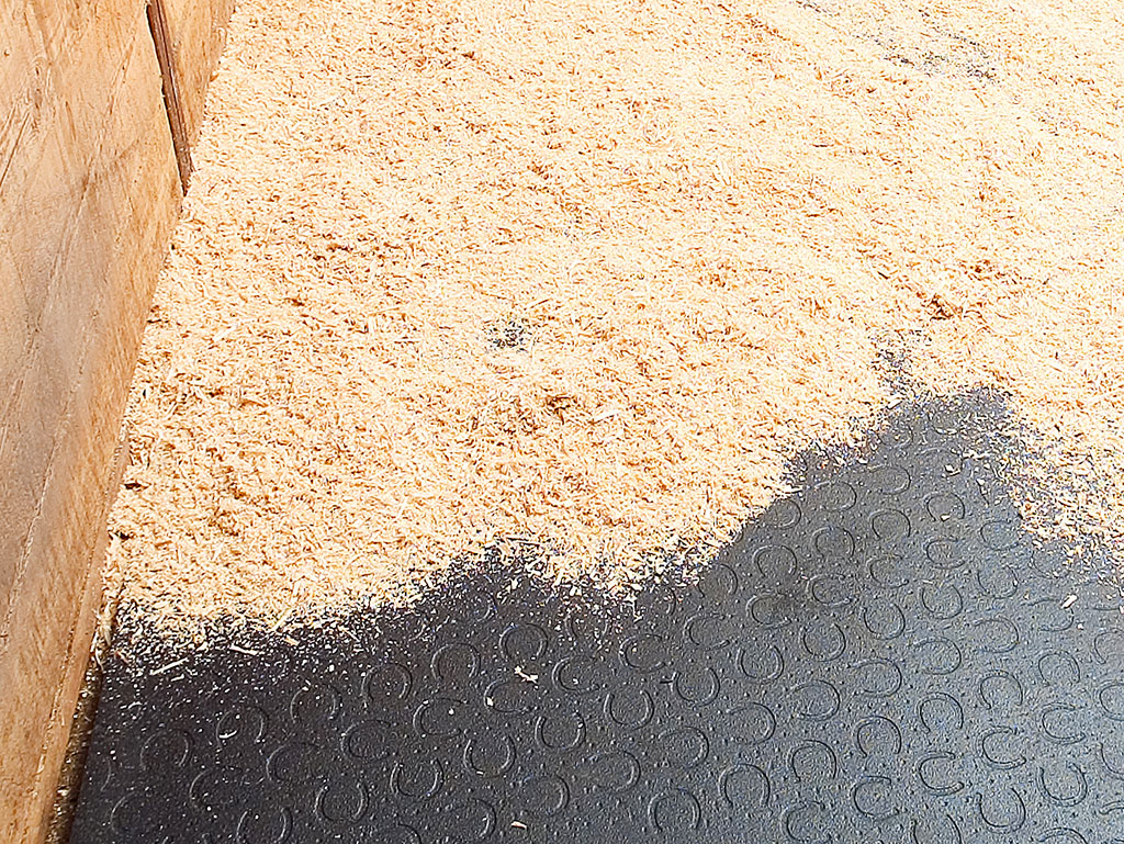 Rubber Flooring for Horses | Jelka